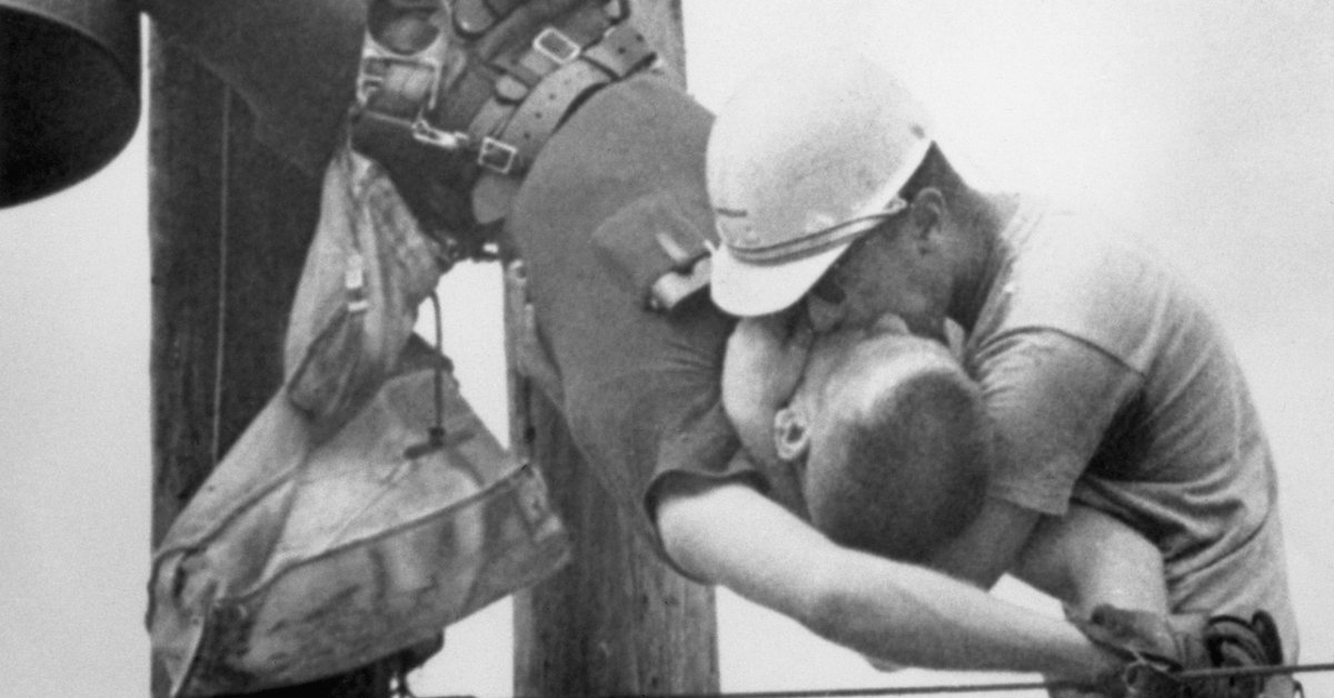 "The Kiss of Life". Rocco Morabito. Historia kultowego zdjęcia - Kultura