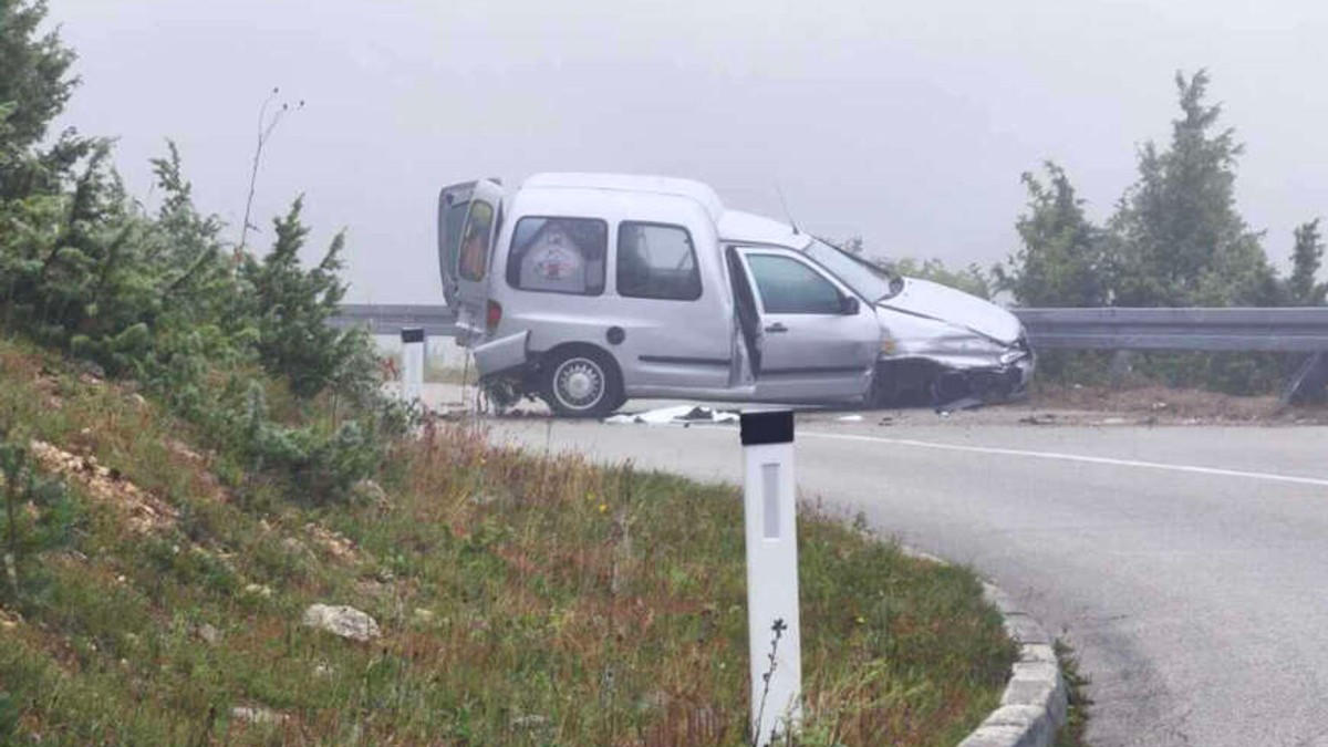 Vozač izašao da postavi trougao, pa poginuo kada ga je udario auto - Blic