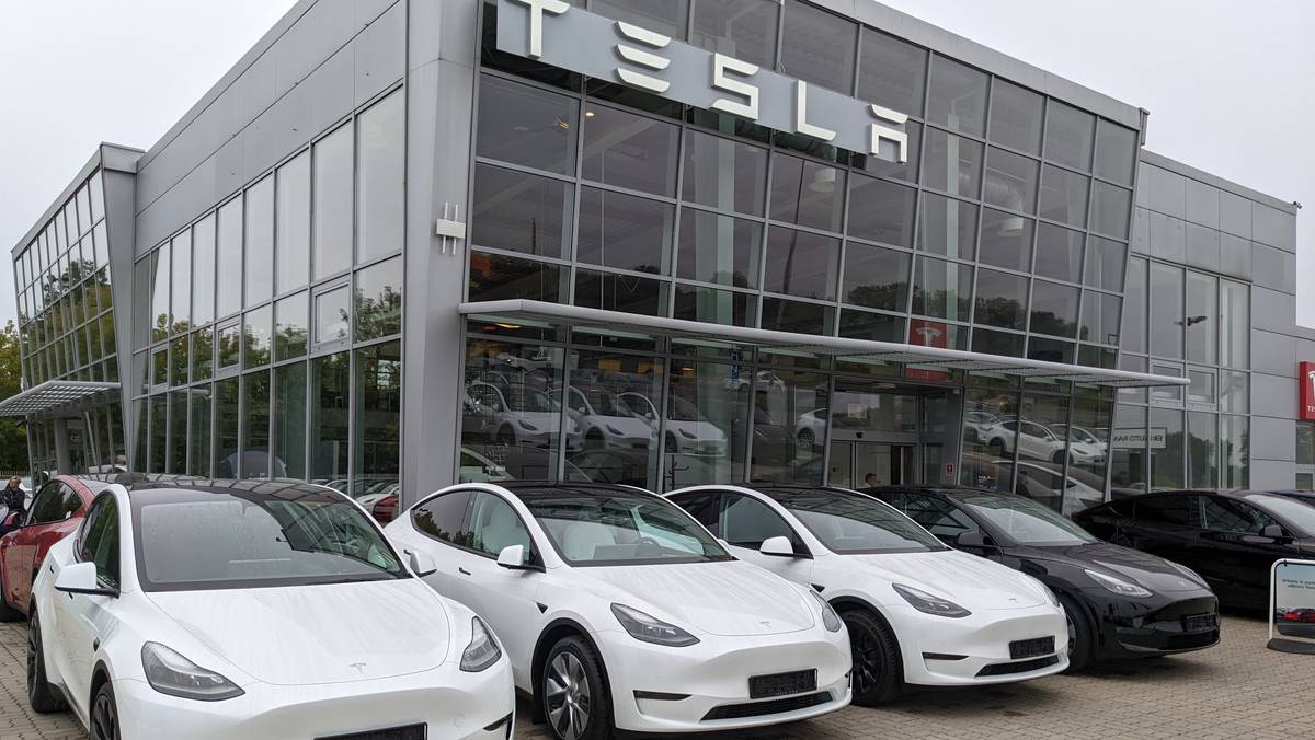 Tesla tańsza od elektrycznej Skody? Gigantyczna obniżka cen