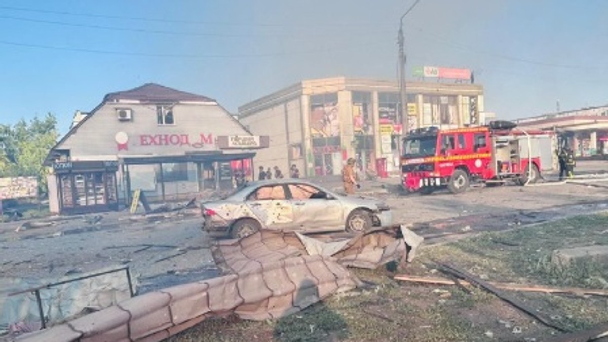 Rusi bombom od 500 kg pogodili tržni centar pun ljudi u Dobropilji ...