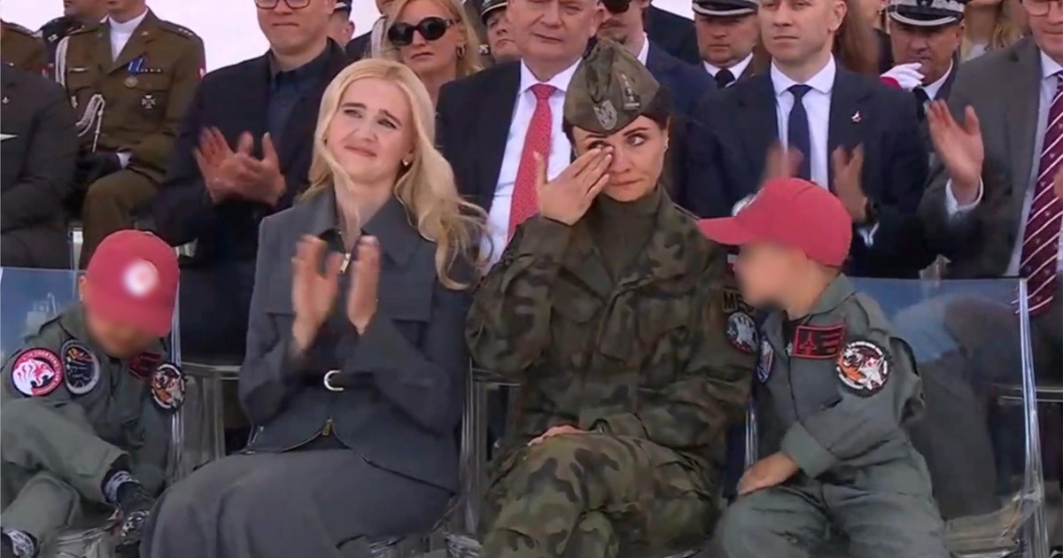 F-35 w Łasku. Żona mjr. "Slaba" Krakowiana ocierała łzy. Miała ...