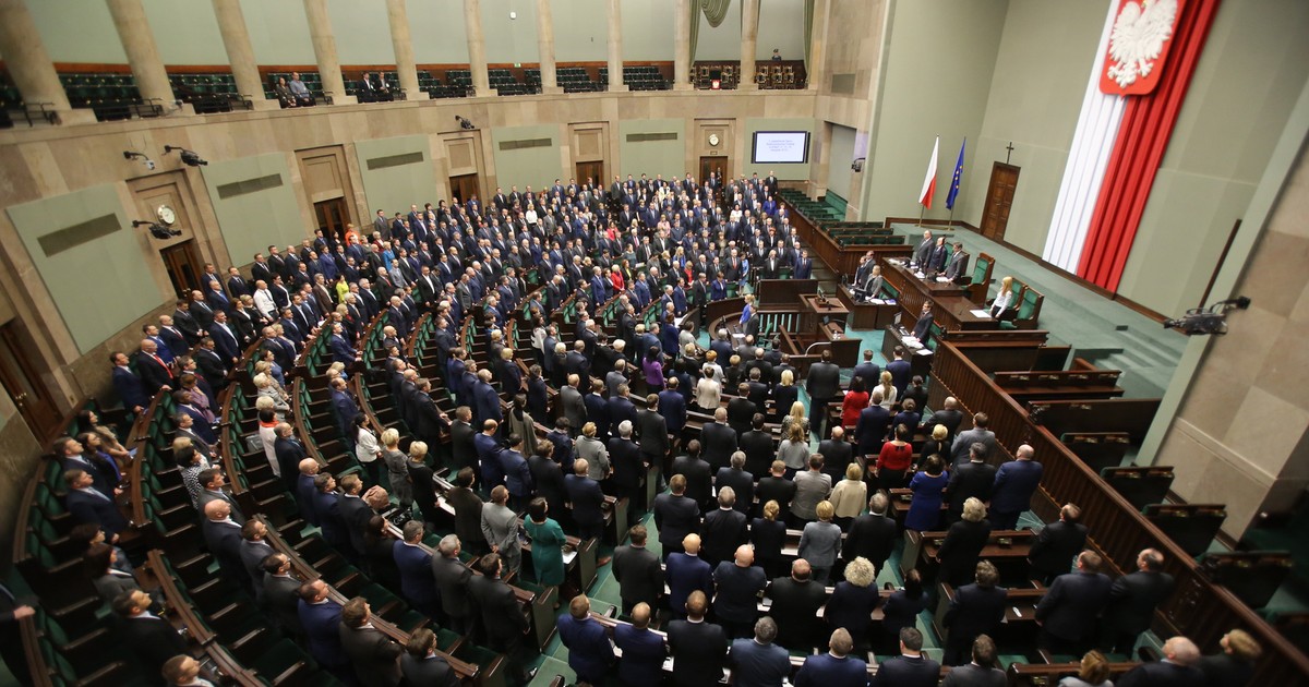 Sejm wybrał posłów sekretarzy oraz skład komisji etyki - Wiadomości Sejm wybrał posłów sekretarzy oraz skład komisji etyki - Wiadomości