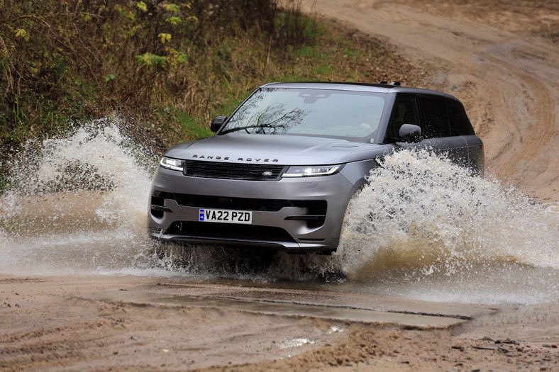 Range Rover Sport 3.0 MHEV P400 – imponuje nie tylko osiągami