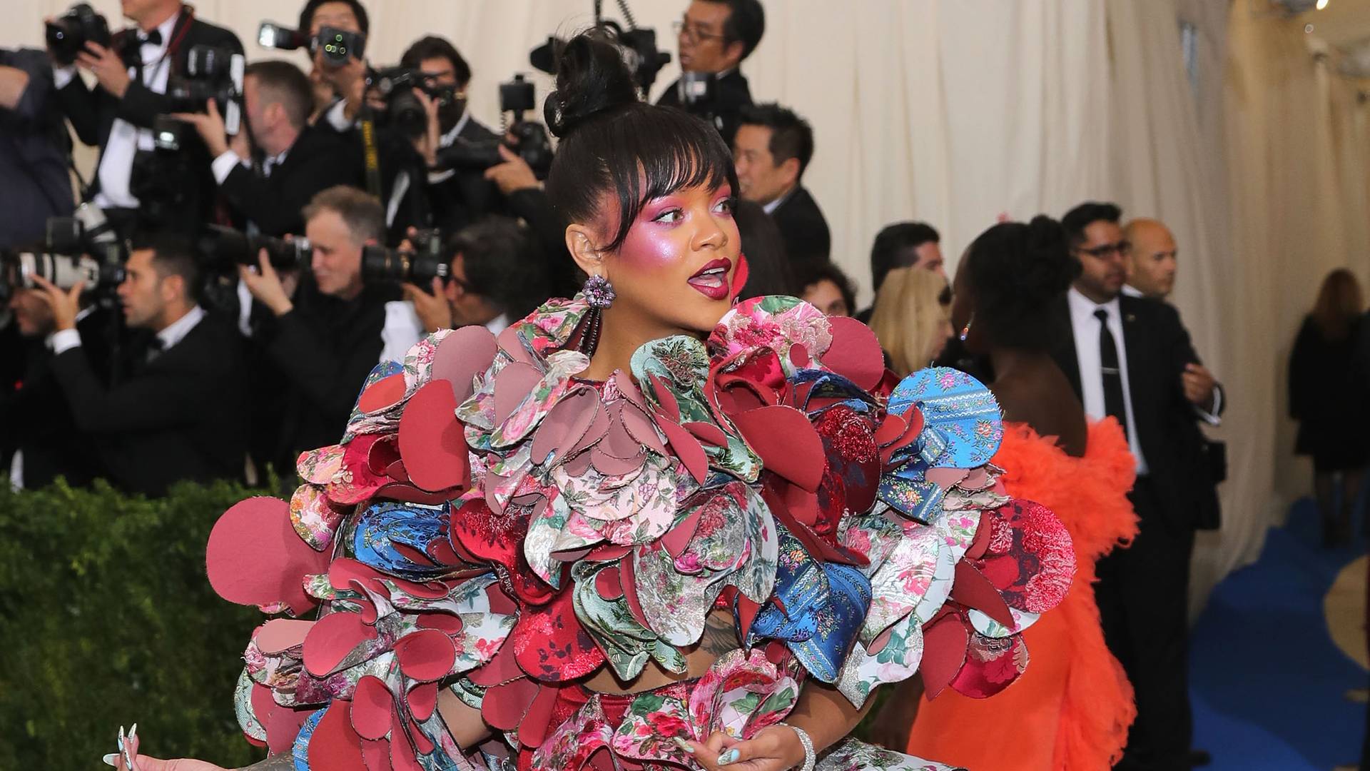 Rihannas Style Evolution Zehn Legendäre Looks Aus Ihrer Gesamten