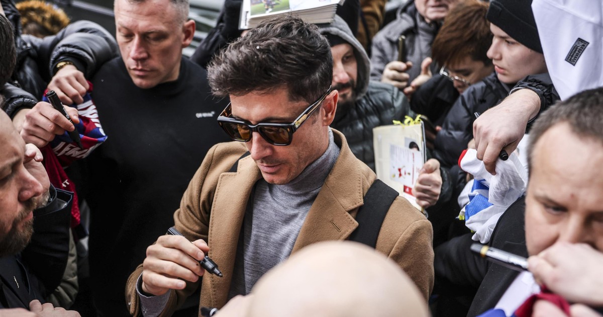 Lewandowski przyjechał na kadrę w ostatniej chwili. Fani mu nie odpuścili!