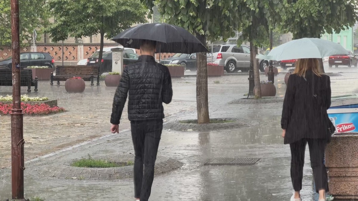 Nakon sparnog vremena, očekuju se lokalni pljuskovi sa grmljavinom - Blic