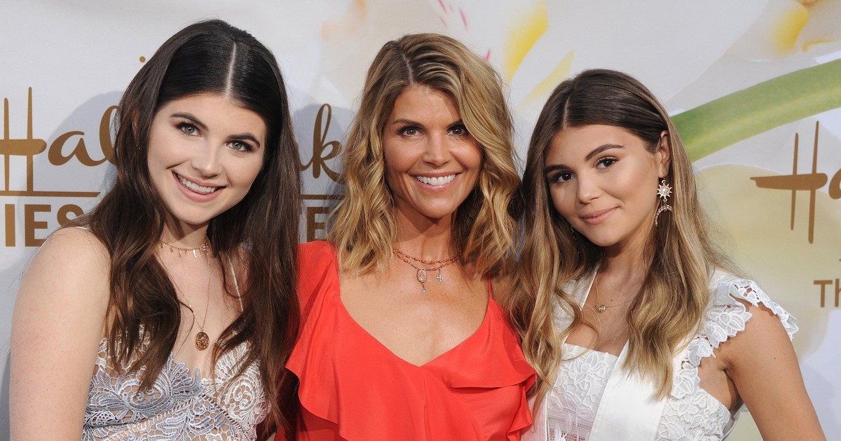 Heres How Lori Loughlin Got Her 2 Influencer Daughters With Millions