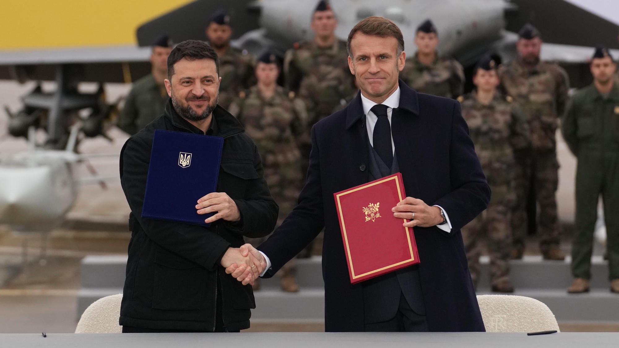 Pre Ukrajinu je ochrana neba dôležitá: Zelenskyj s Macronom podpísali ...