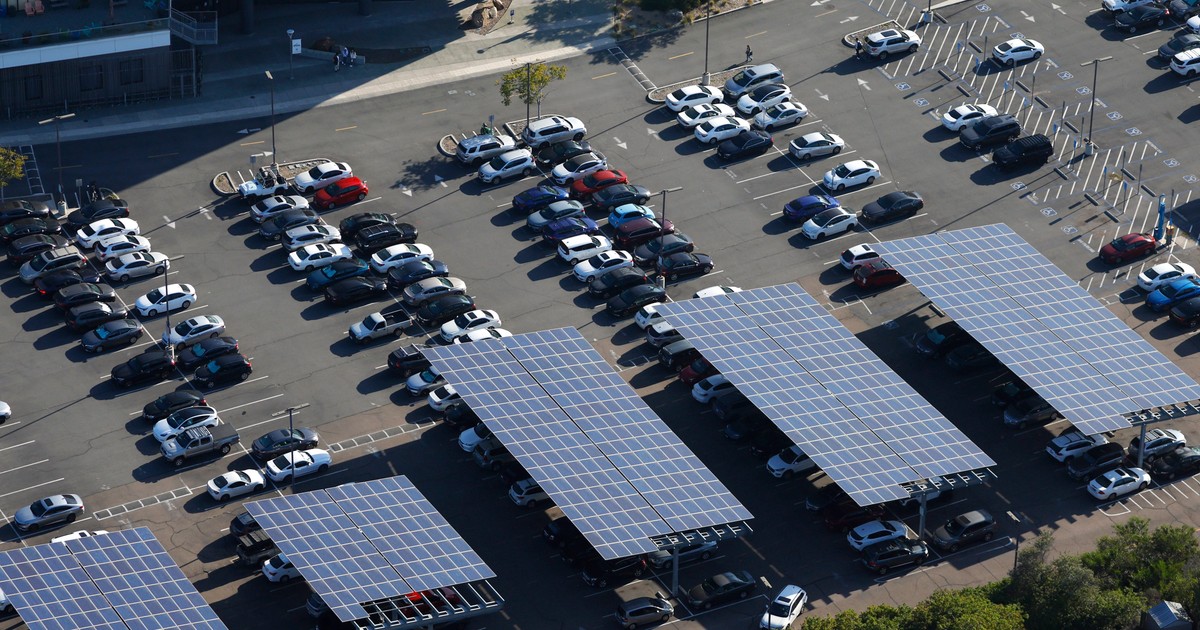 5 clean-energy stocks to buy for 2026, according to a director ...