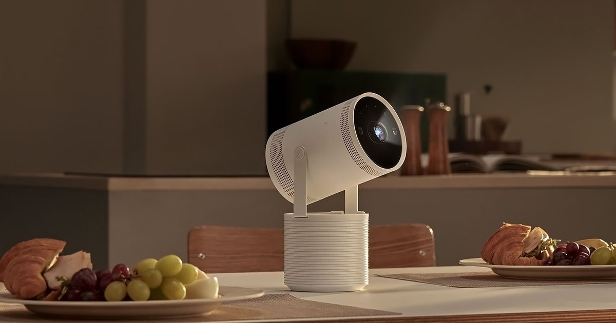 Nowy mobilny projektor Samsunga. The Freestyle Gen. 2 z prezentem na start