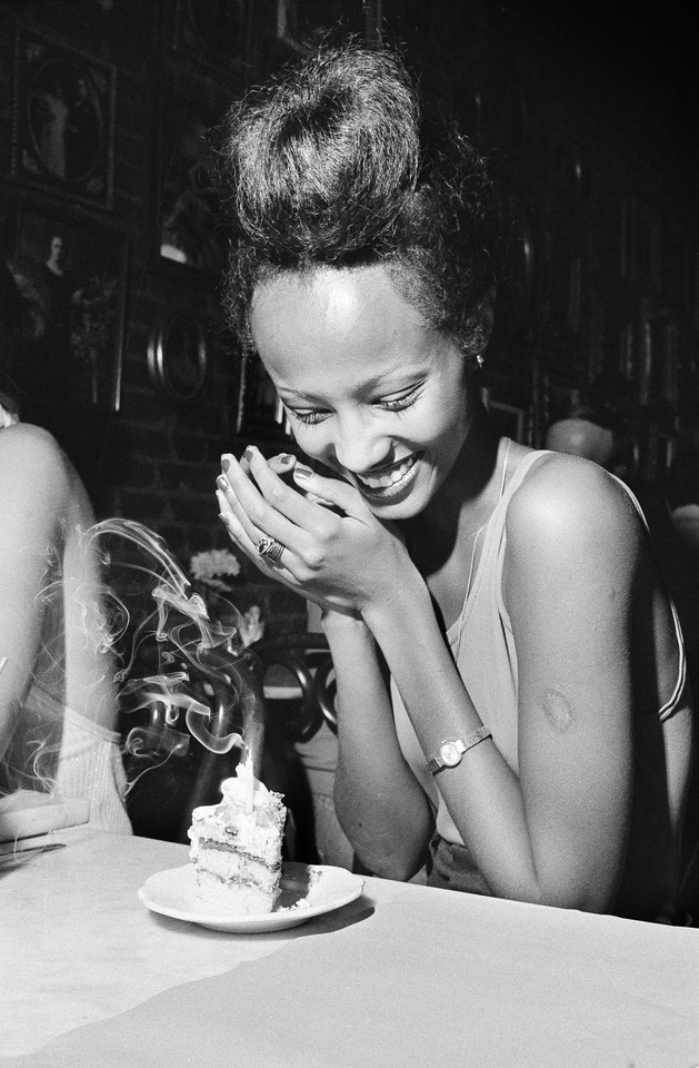 Iman - legendarna modelka ma już 61 lat. Jak się zmieniała w ostatnich ...