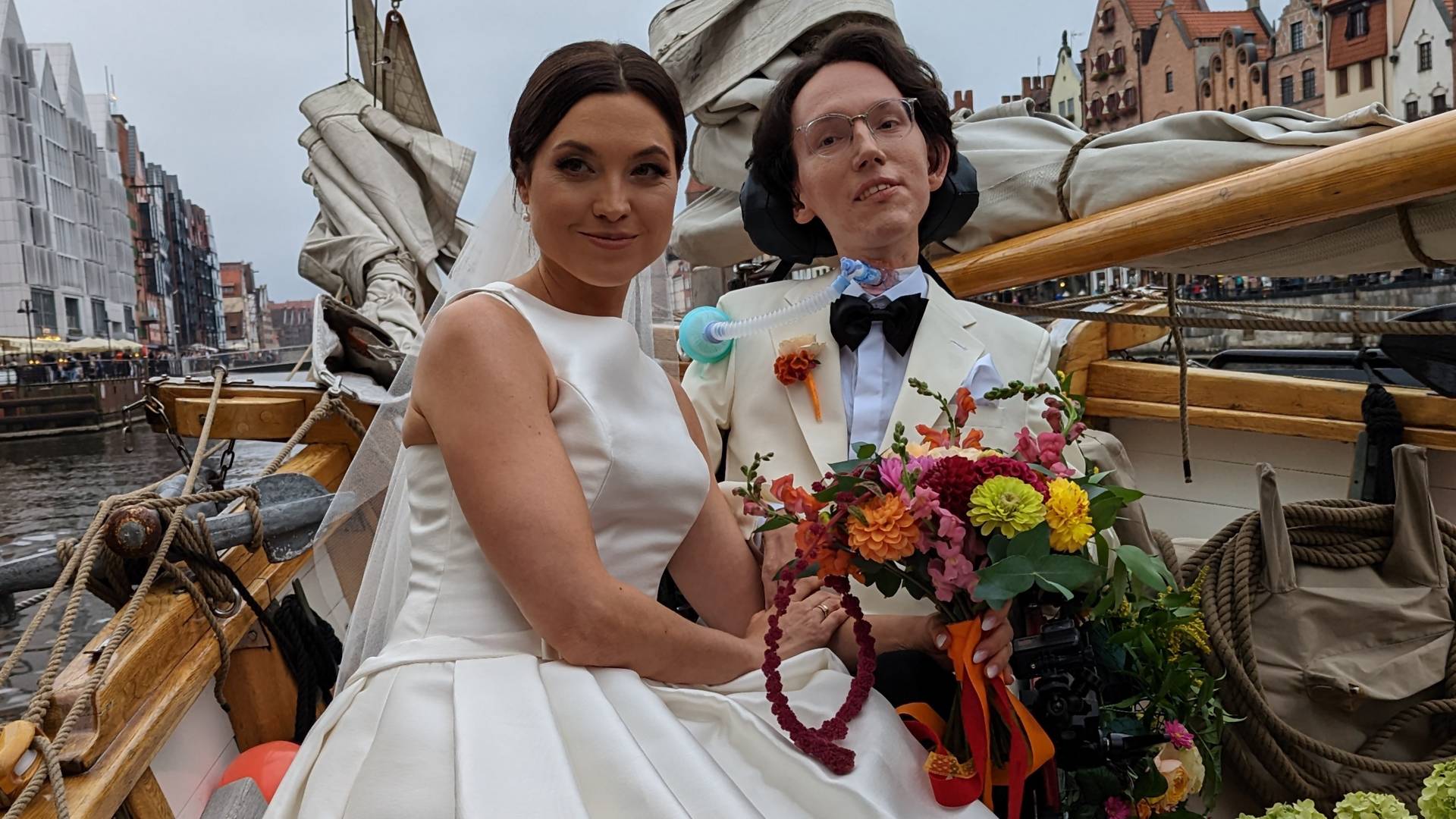 Wojtek Sawicki i Agata Tomaszewska z Life on Wheelz wzięli ślub na ...