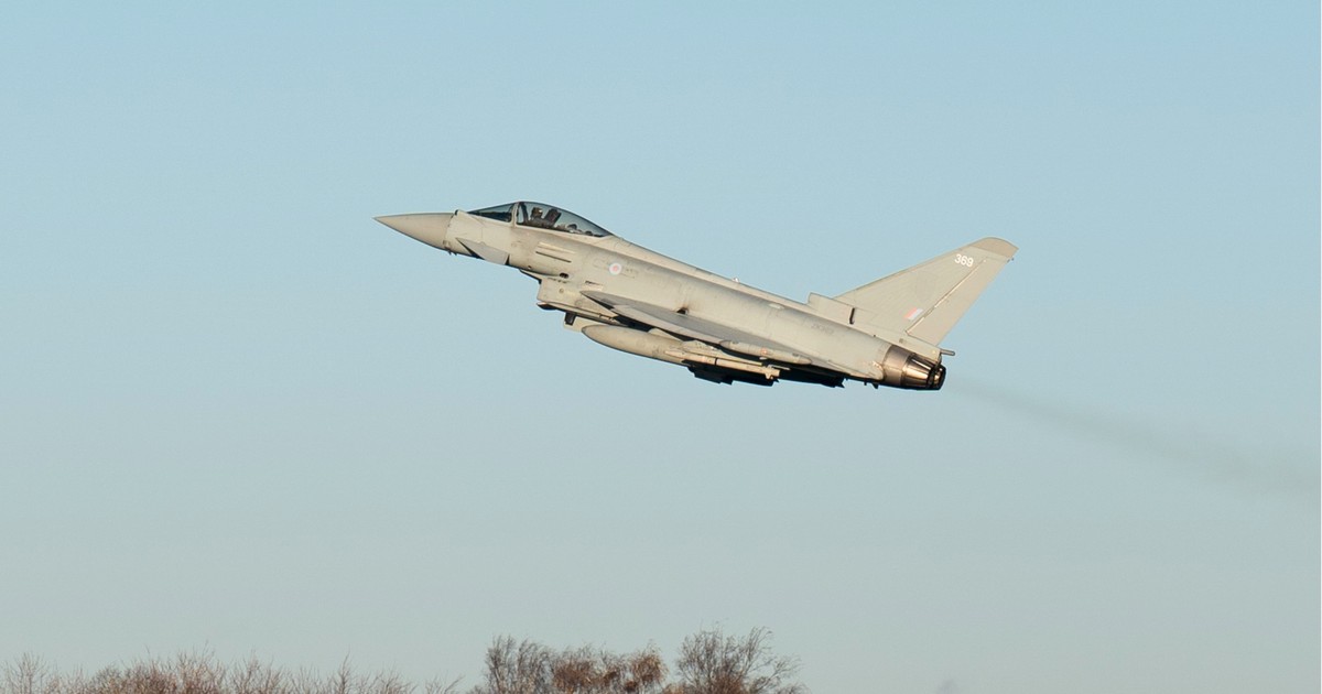 Fighter jets escorted a plane into a London airport after it lost ...