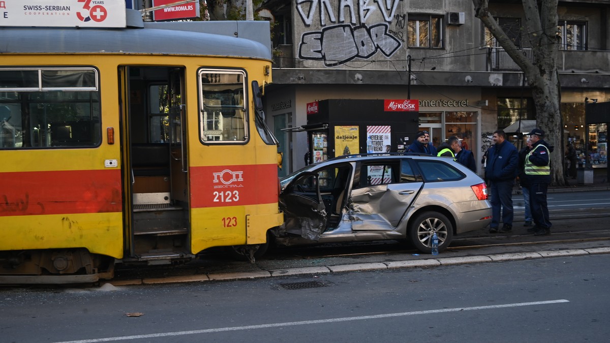 (Foto, video) Vozač auta na reanimaciji Prve slike jezivog udesa u ...