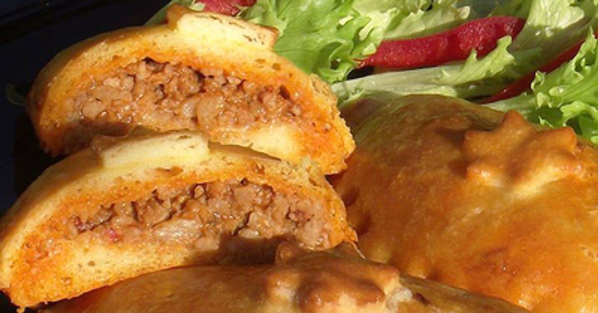 Darált húsos raguval töltött pirog recept