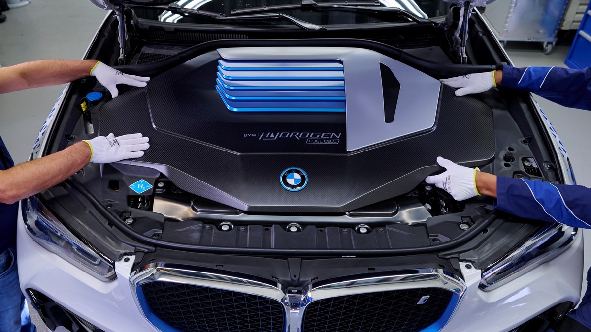 BMW iX5 Hydrogen. Rusza produkcja SUV-a na wodór