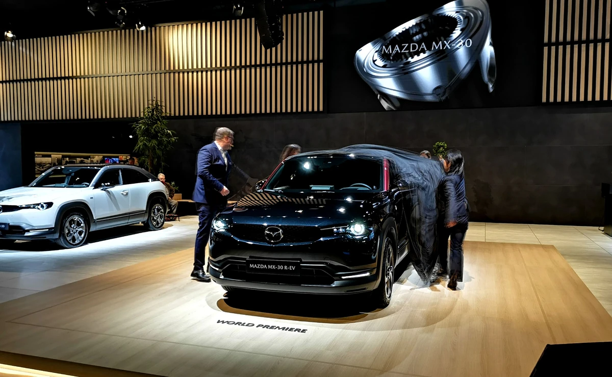 Nowa Mazda z silnikiem Wankla od dziś w Polsce! Nie tylko cena to ...