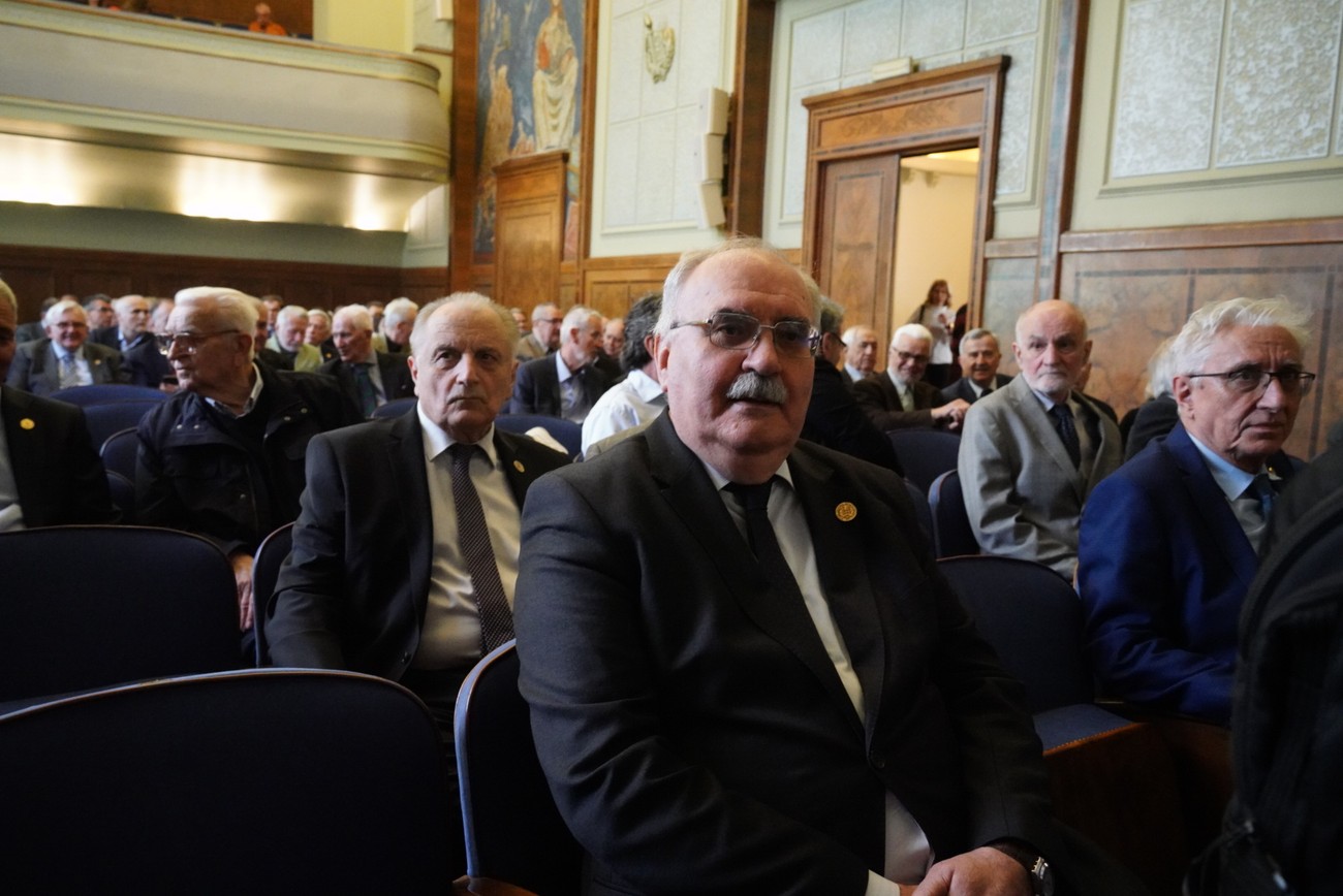 Izabran novi predsednik SANU: Zoran Knežević na čelu Srpske akademije ...