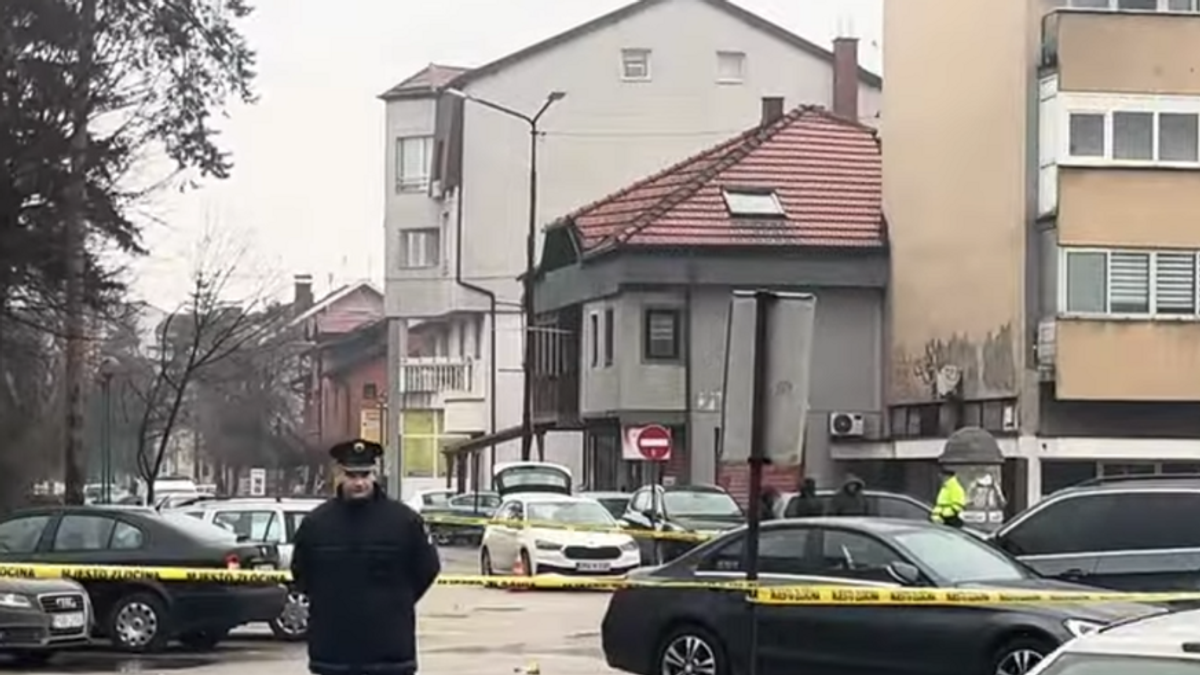 Prvi snimci nakon pucnajve ispred suda u Živinicama, ranjena jedna osoba - Blic