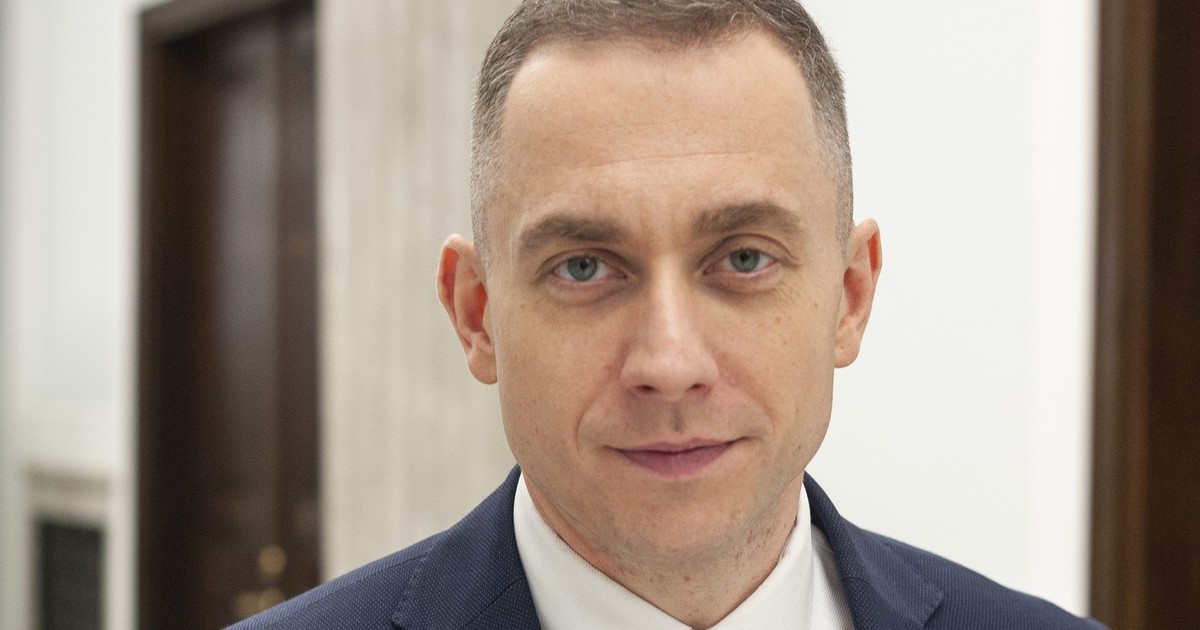 Cezary Tomczyk i pracownik TVP. Na sejmowym korytarzu doszło do spięcia