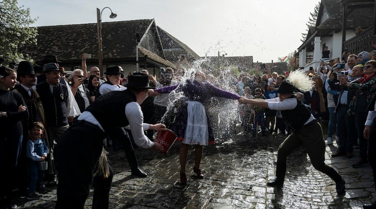 Ilyen a hagyományőrző húsvét hétfő - Blikk