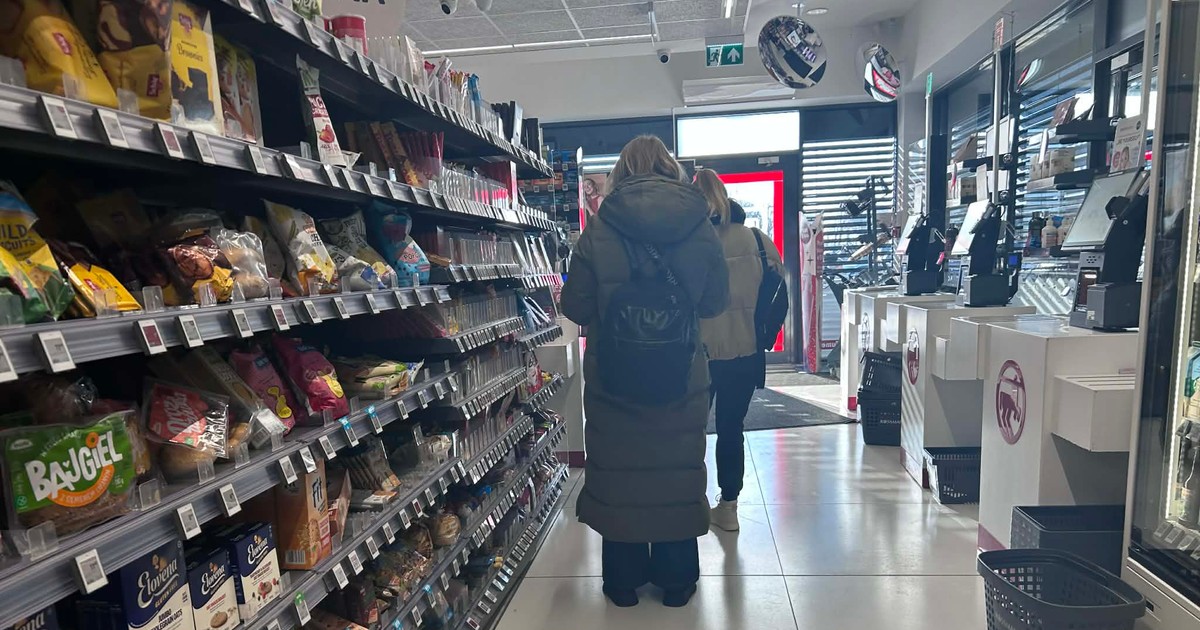 Hity do włosów z Rossmanna. Maska za 3 zł nawilża i robi piękną taflę