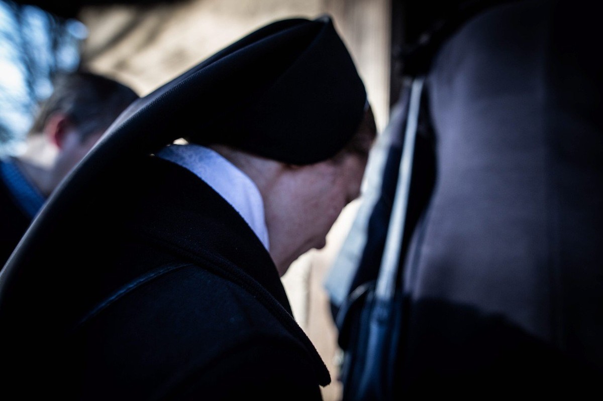 Ćutala je 20 godina i sada ova opatica otkriva NAJMRAČNIJU TAJNU ...