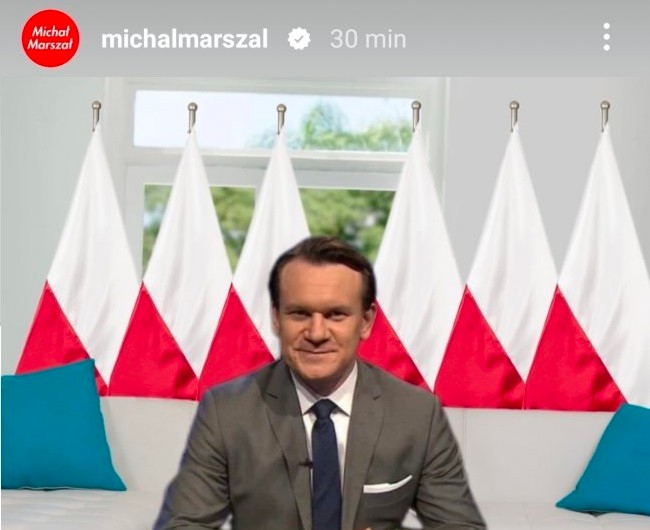 Dominik Tarczyński pocałował flagę Polski. Zdjęcie podbija sieć! [MEMY ...