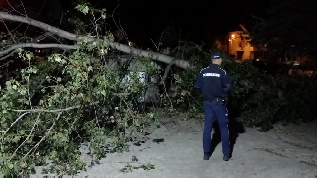 "PETORO DECE JE BILO U BLIZINI, DEVOJČICE SU POVIKALE 'SKLONITE SE'..." Stanari zgrade ispred ...