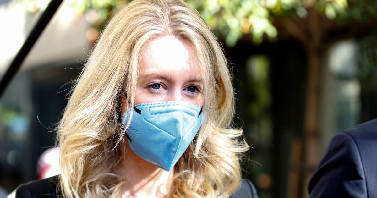 Elizabeth Holmes' mother, father and brother beg a judge to give her a ...