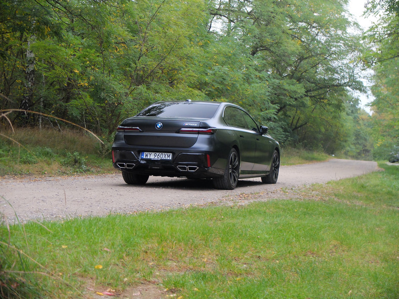 BMW M760e xDrive - Test. Przez kilka dni czułem się jak szofer VIP-a ...