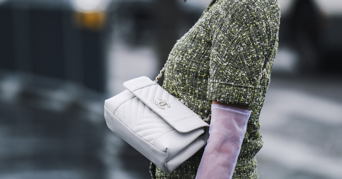 Kolor khaki. Z czym go łączyć i do czego pasuje? - Moda
