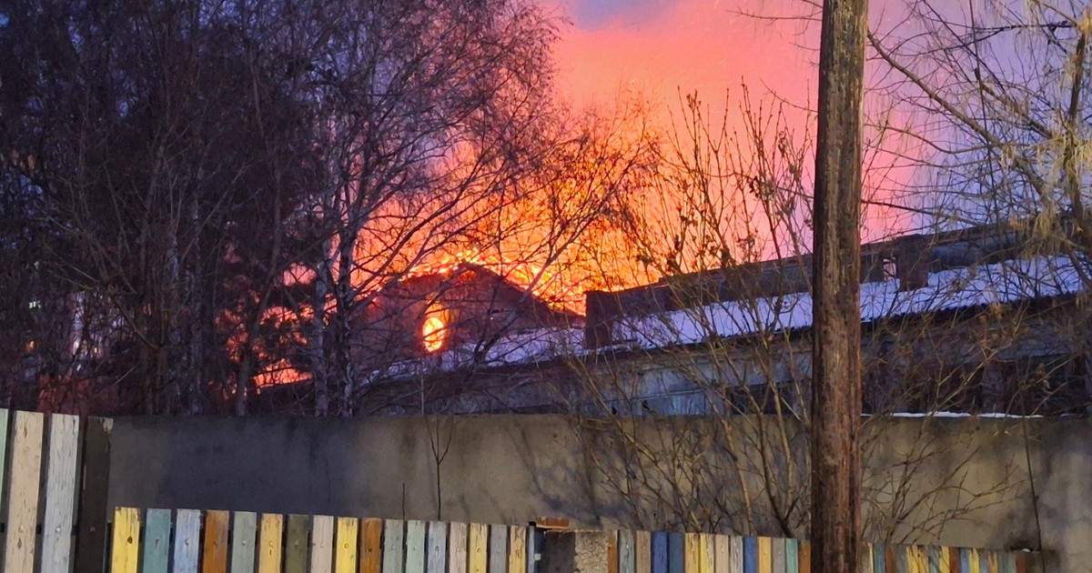 Veliki požar u Nišu: Gori zgrada štamparije "Prosveta" - Blic