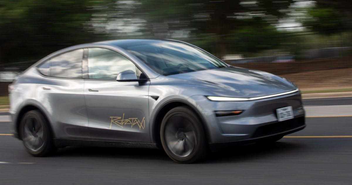 Tesla expands service area of unsupervised robotaxis in Austin ...