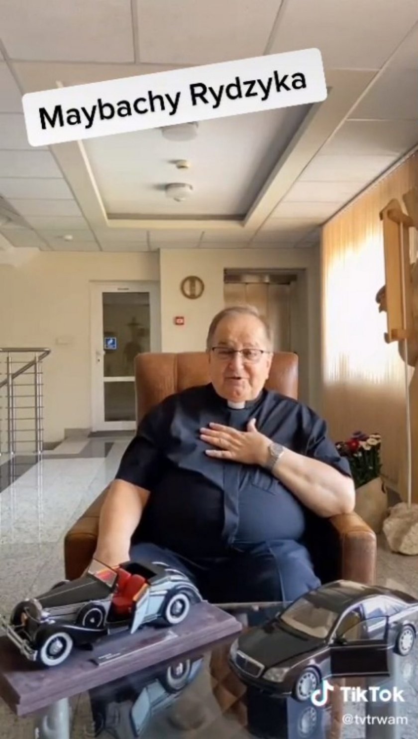 Ojciec Rydzyk pokazał swoje słynne "maybachy"