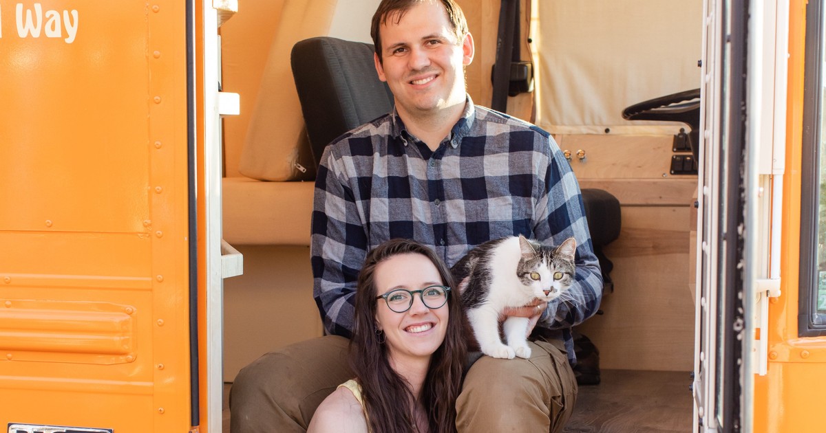 A couple bought a $7,000 school bus and converted it into their dream ...