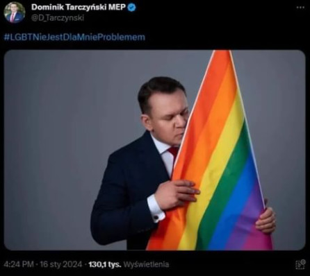 Dominik Tarczyński pocałował flagę Polski. Zdjęcie podbija sieć! [MEMY ...