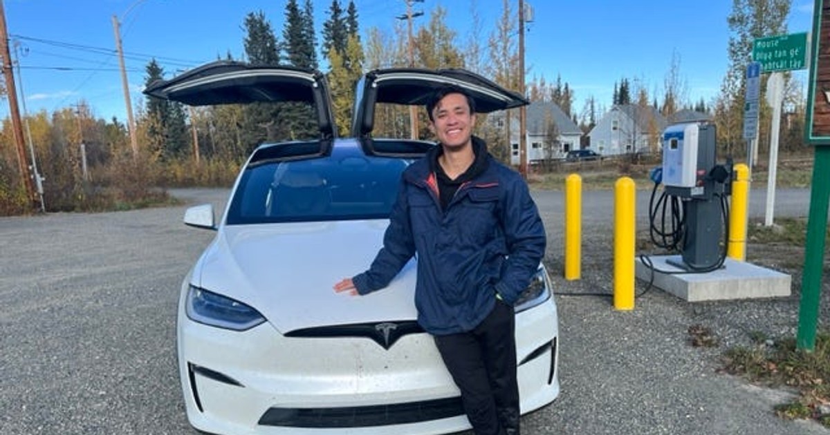 A Tesla owner built a bed and make-shift kitchen for his Model X and ...