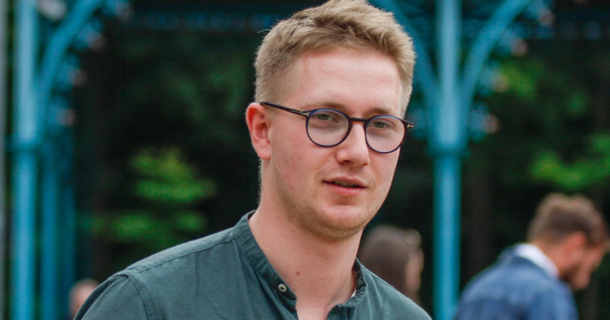 Zaistniał przez rodzinną aferę. Kim jest brat Antoniego Królikowskiego ...