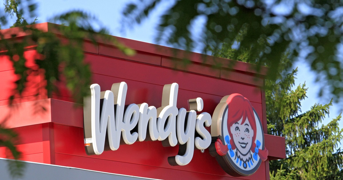 Chain restaurants are closing hundreds of locations across the US in ...