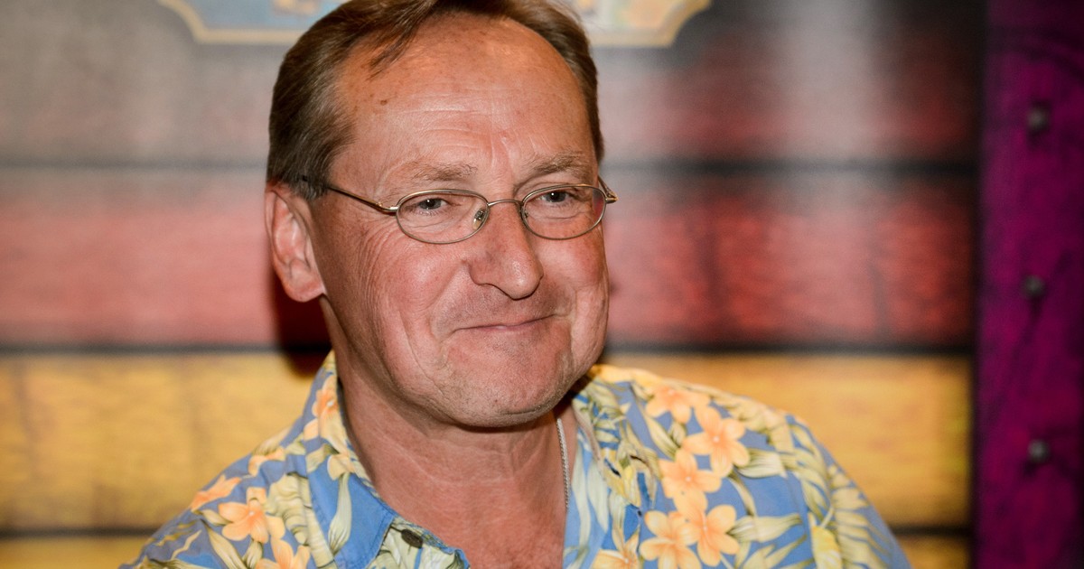 Wojciech Cejrowski podpalił flagę UE - Wiadomości