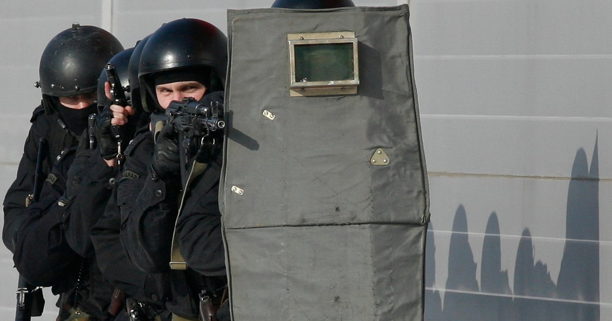 Watch Russia's elite Spetsnaz operators train by drop-kicking the ...