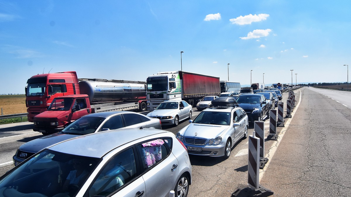 JP "Putevi Srbije": Na deonici auto-puta Inđija-Stara Pazova danas zatvaranja traka, stvaraju se ...