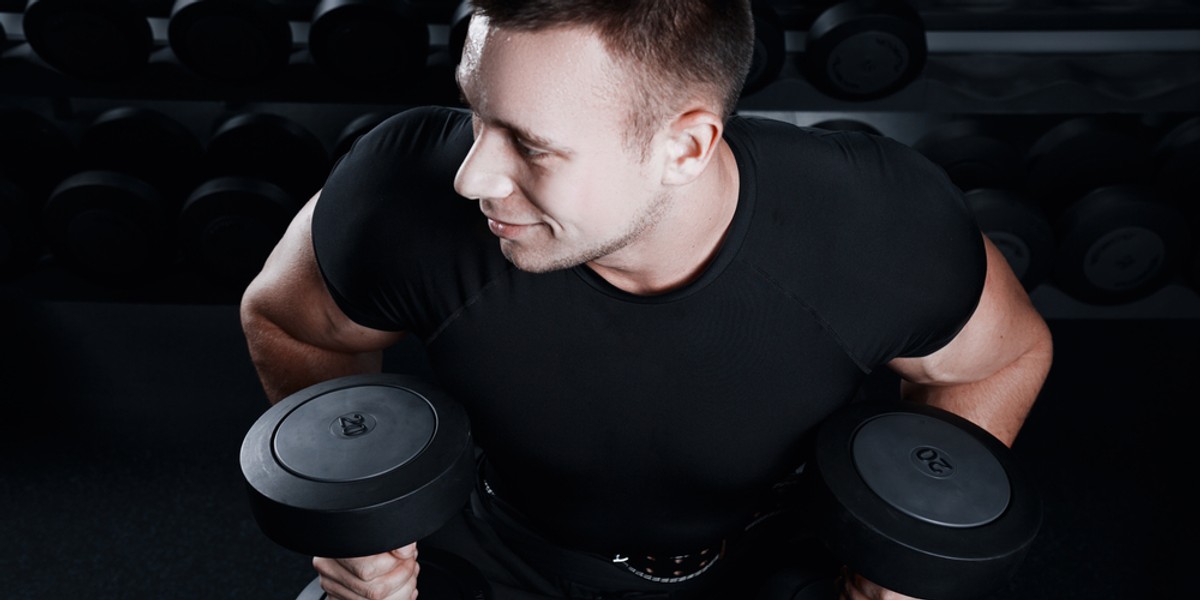 Trening z hantlami. Najlepsze ćwiczenia - Facet