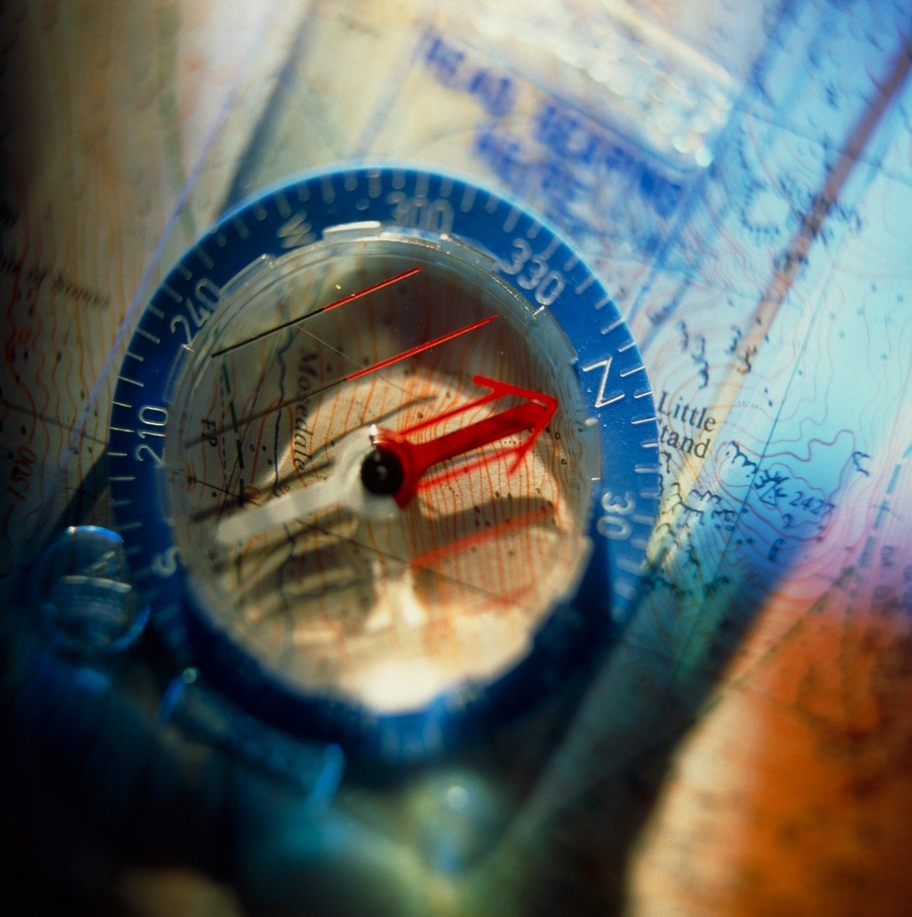 DRAMATIČNA POMERANJA Zemljin severni magnetni pol kreće se ubrzano i ...