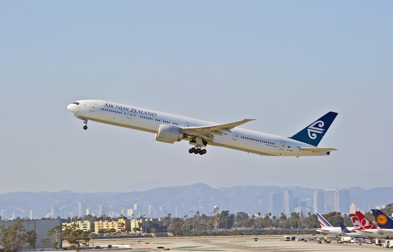 Grom udario u avion: Drama na letu iz Novog Zelanda: Sleteo 20 minuta ...