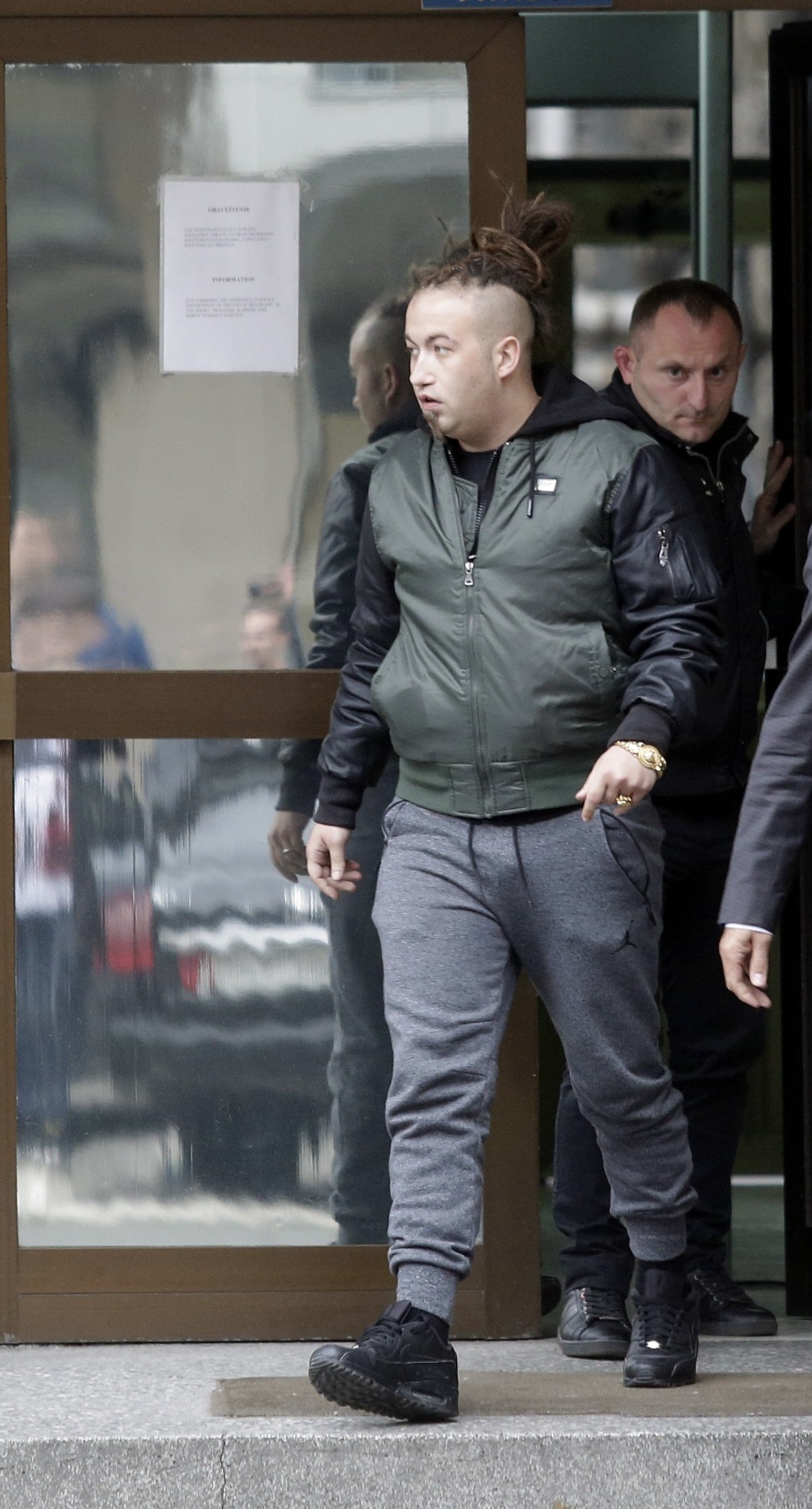 reper stefan djuric rasta uhapsen komsije - Blic