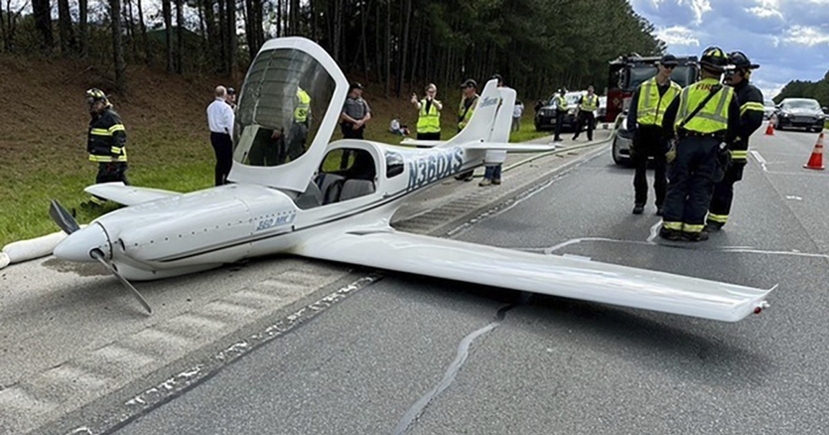Amerykański pilot niczym kapitan Wrona. Wylądował bez podwozia i to na ...
