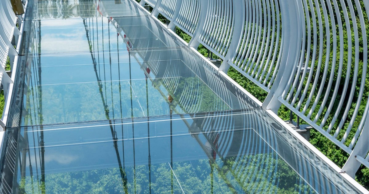 The glass bridge that broke and killed a tourist in Indonesia wasn't ...