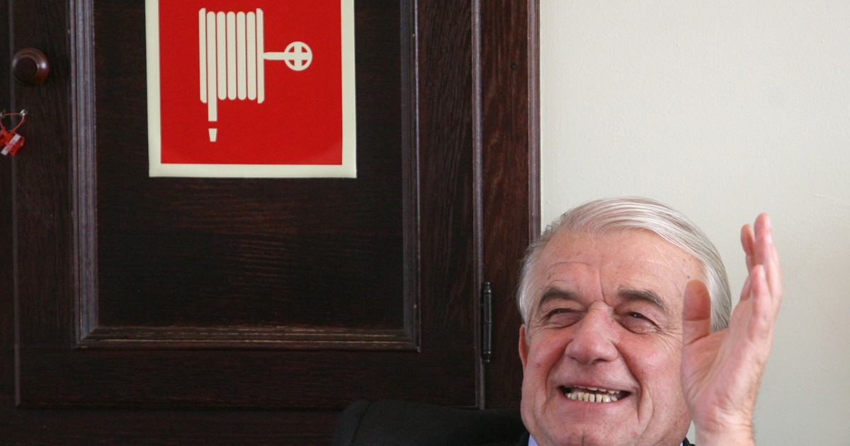 Zbigniew Religa. 5 listopada 1985 r. Zbigniew Religa przeprowadził ...